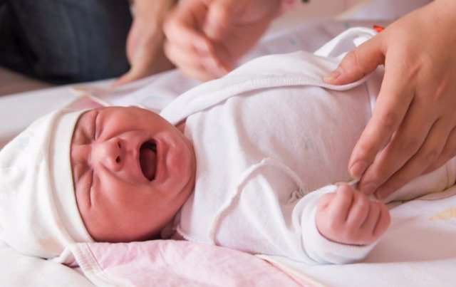 Mecônio: Os riscos para o bebê se fizer cocô na barriga da mãe