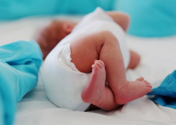 Mecônio: Os riscos para o bebê se fizer cocô na barriga da mãe
